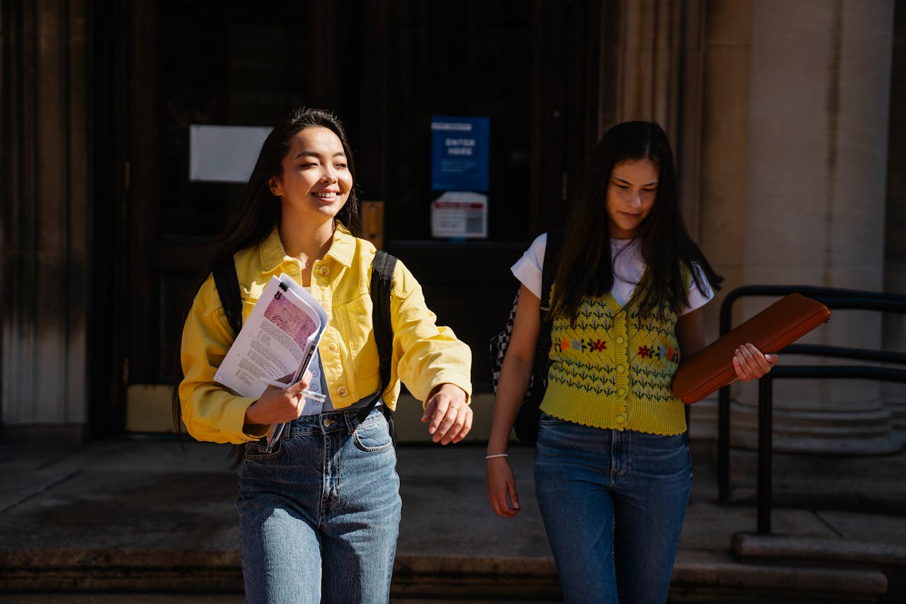 12 Golden Rules of Friendship That Still Hold Up Today
