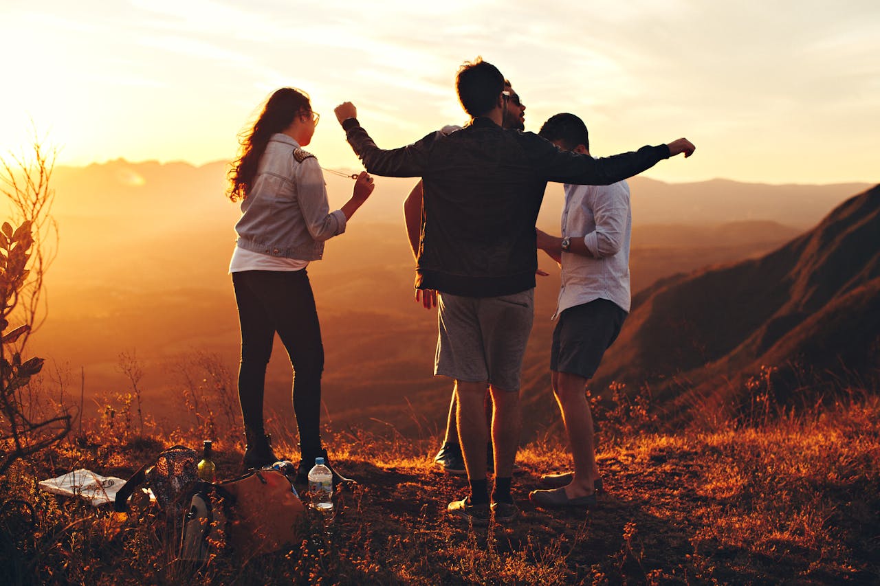 12 Golden Rules of Friendship That Still Hold Up Today