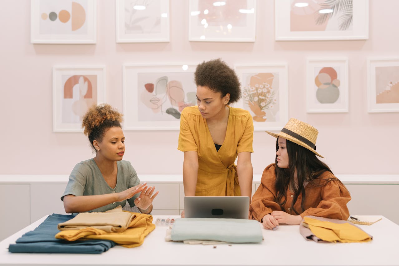 12 Golden Rules of Friendship That Still Hold Up Today
