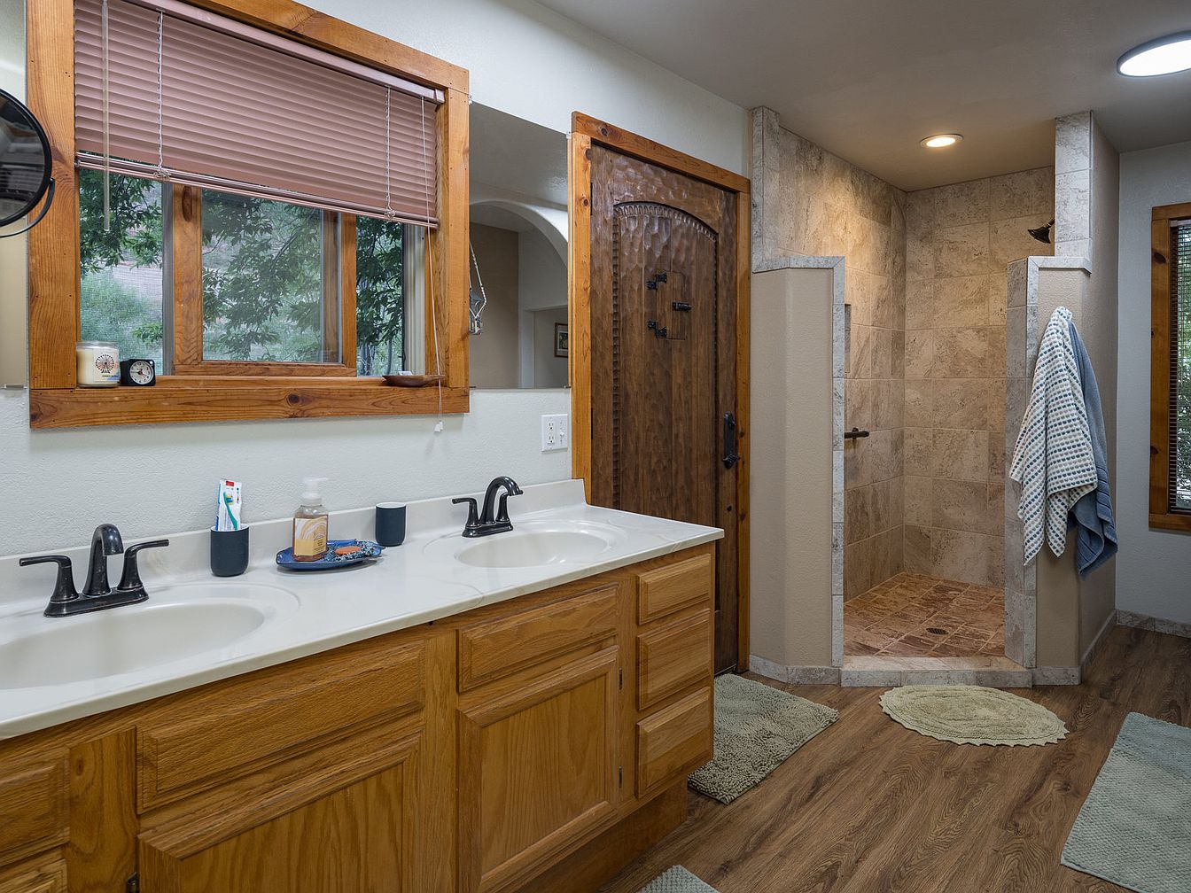 Discover an Off-Grid Oasis in Utah: A 100-Acre Haven with Vineyards ...