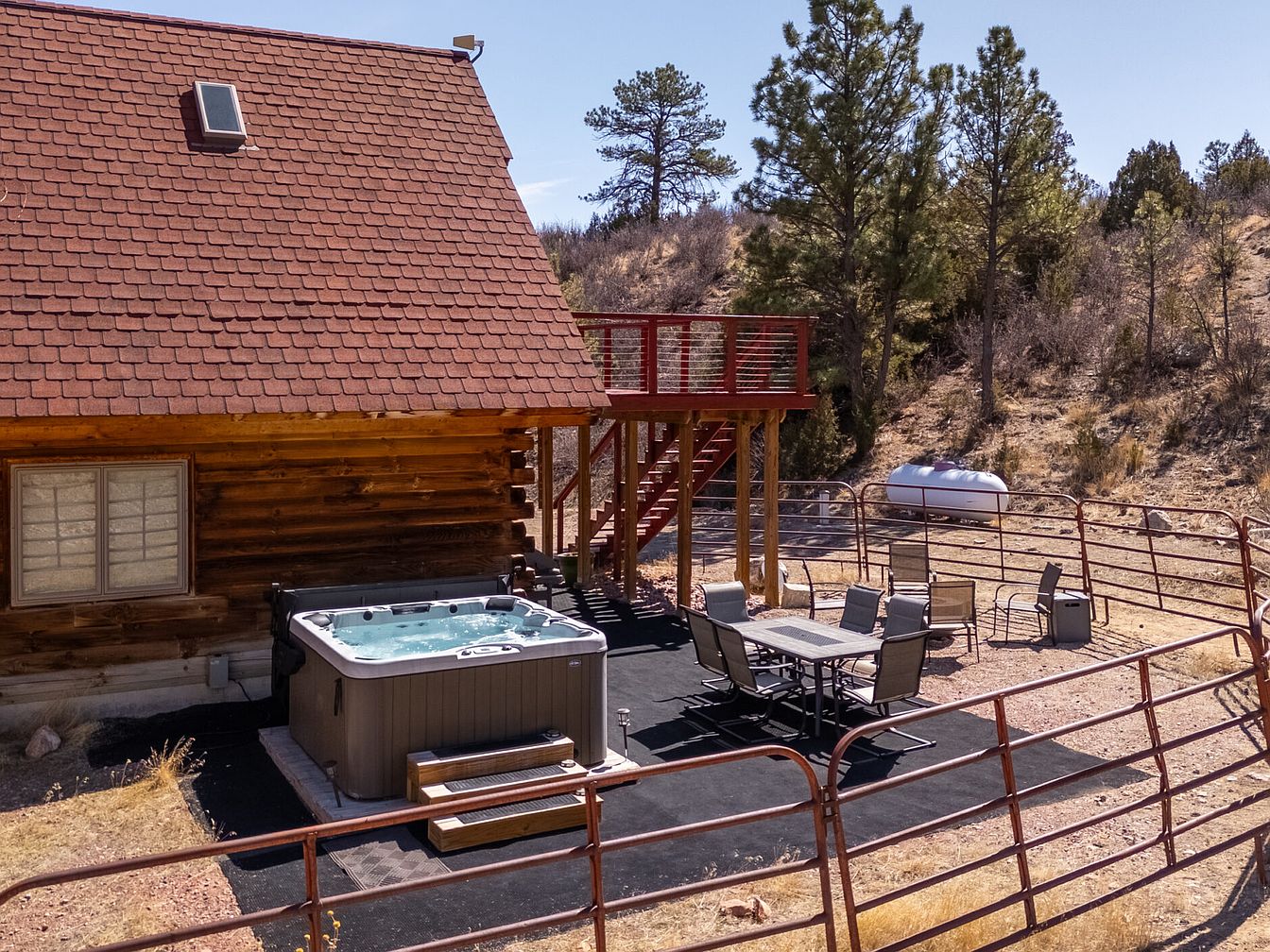 A Pristine 446-Acre Ranch in Wyoming with Modern Comforts & Glamping ...