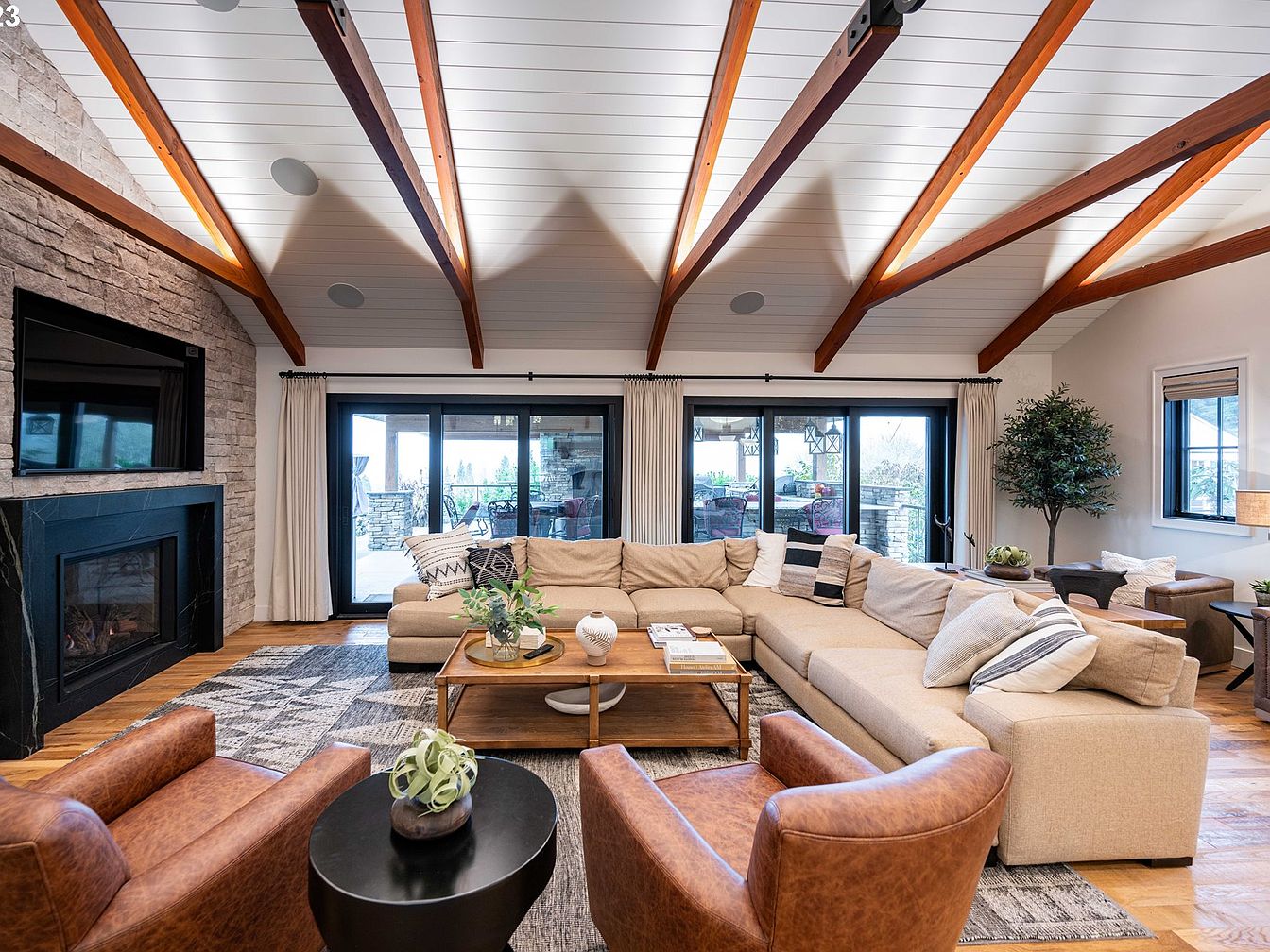 A 1981 Modern Farmhouse in Oregon on Nearly 10 Acres with Stunning ...