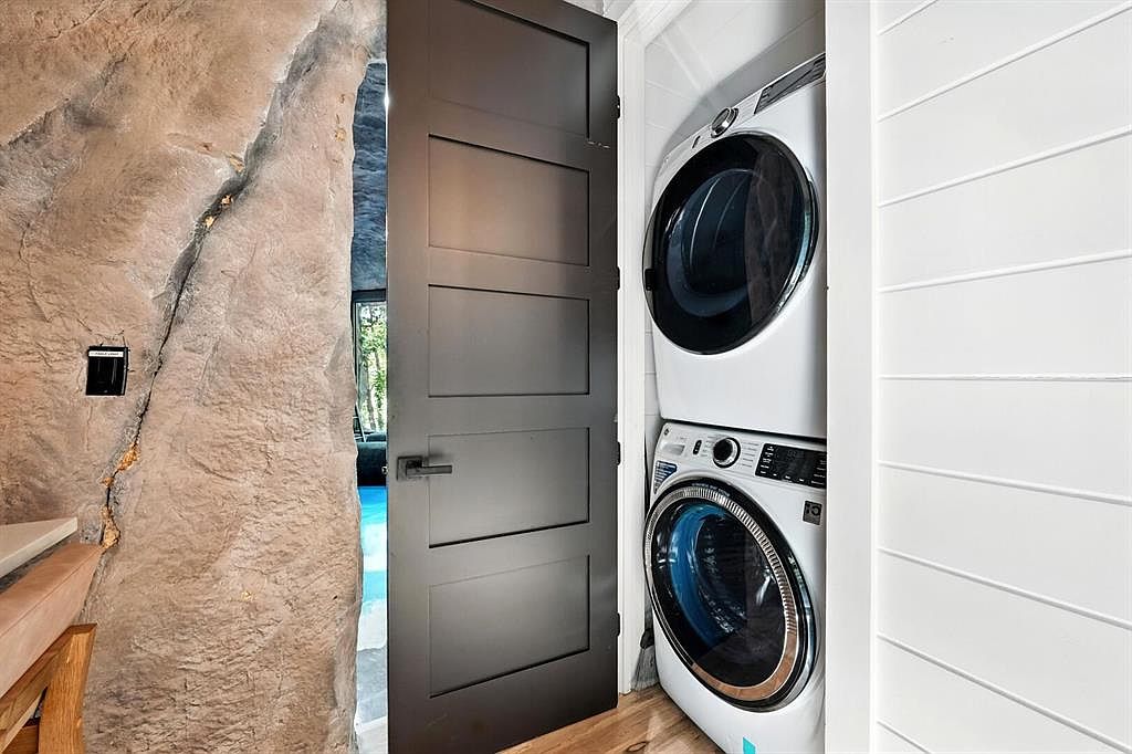 $3.9M Modern Retreat in Oklahoma, Where Nature's Majesty Meets ...